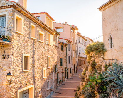 Relocating to France: Tips From Real-Life Expats | Ibanista